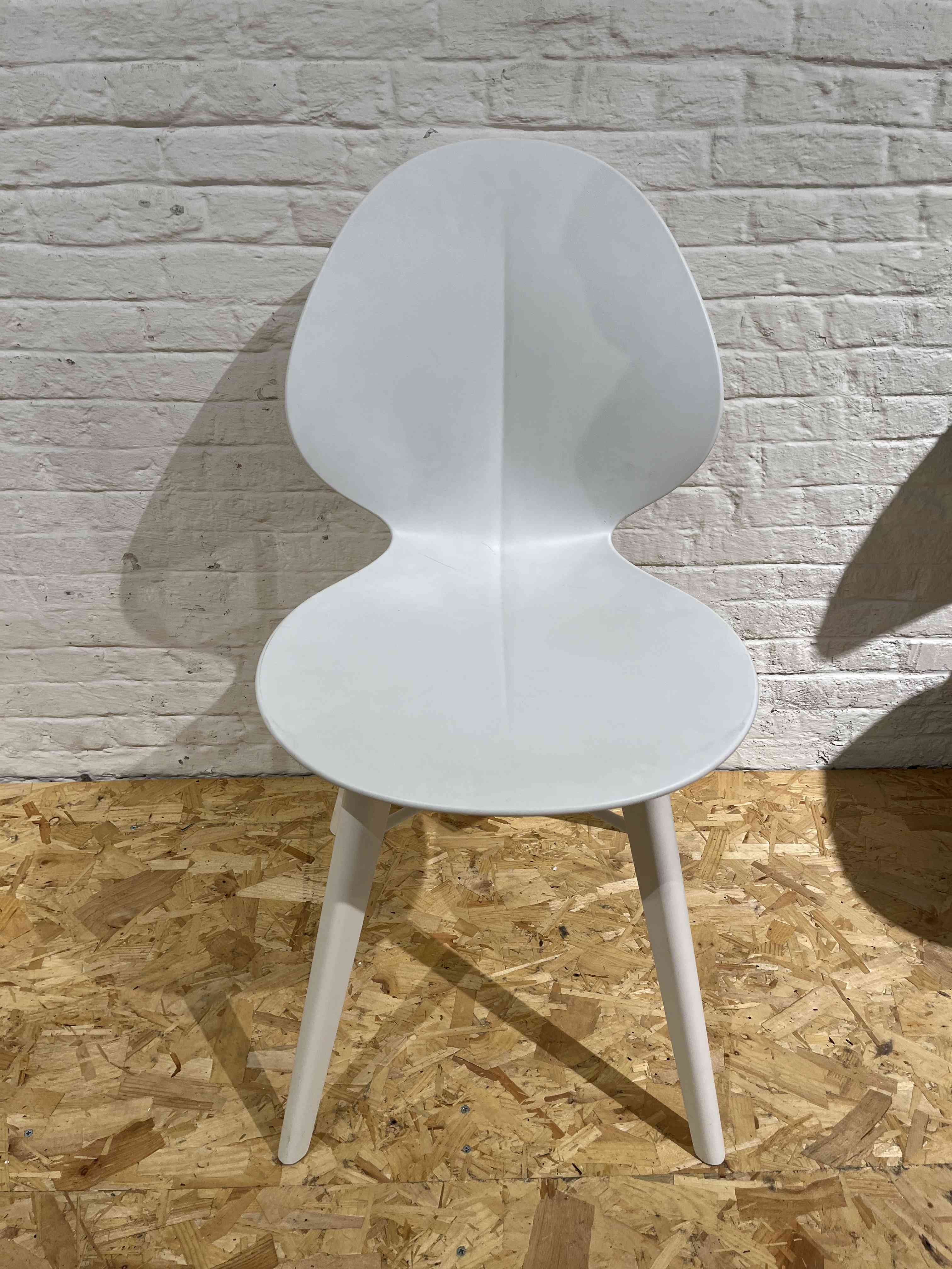 Chaise Calligaris- Basil White (Modèle d'exposition) – Depot Design