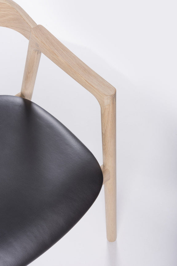Chaise design intemporelle 'Muna' de Gazzda - Depot Design